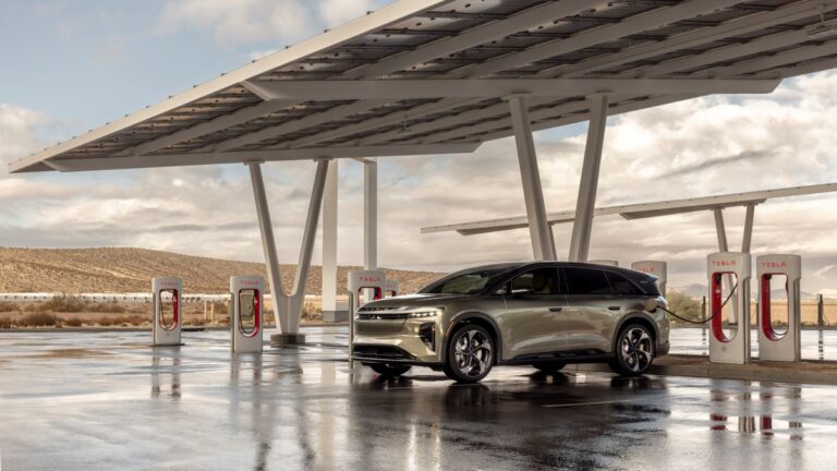 Lucid Gravity: Combining 450 miles EPA Range, 400 kW Fast Charging, and ...